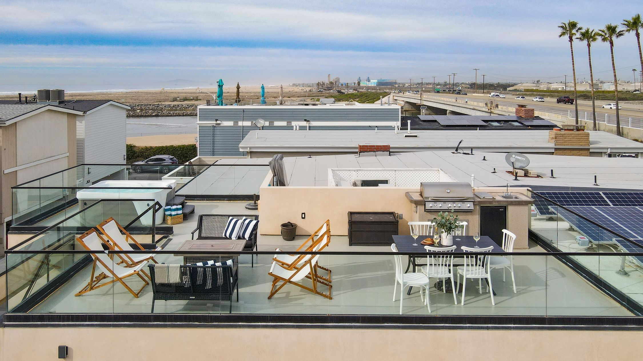Rooftop Hot Tub And Spacious Living - Stunning Coastal Haven - Newport Beach, CA
