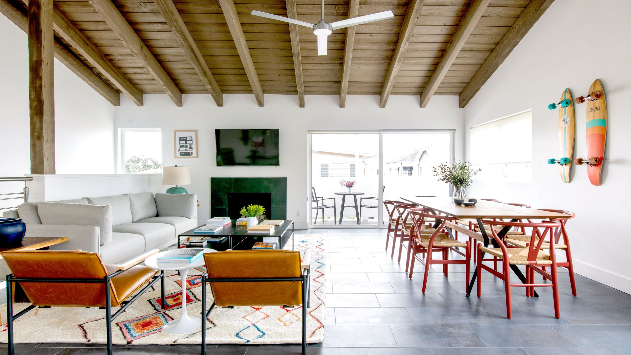 Coastal Escape With Outdoor Balcony And Modern Kitchen - Charming Haven - Newport Beach, CA
