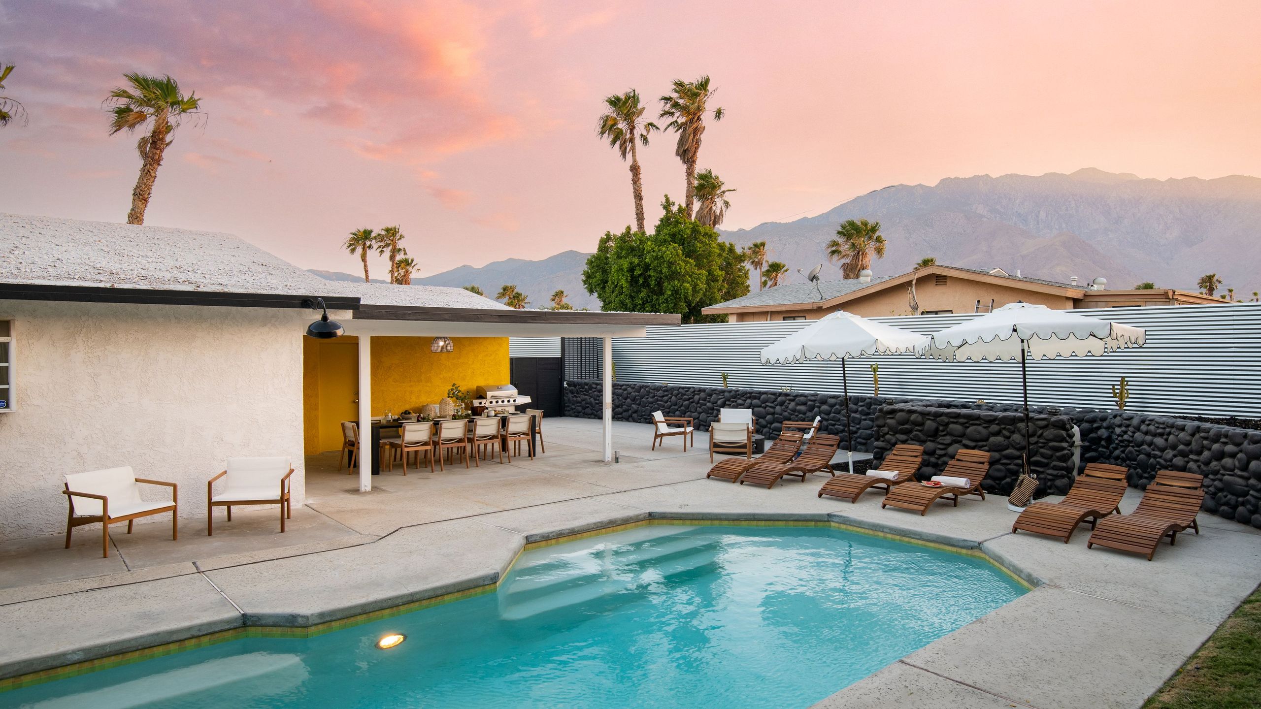 Stunning Backyard And Private Pool - Exquisite Modern Retreat - Palm Springs, CA