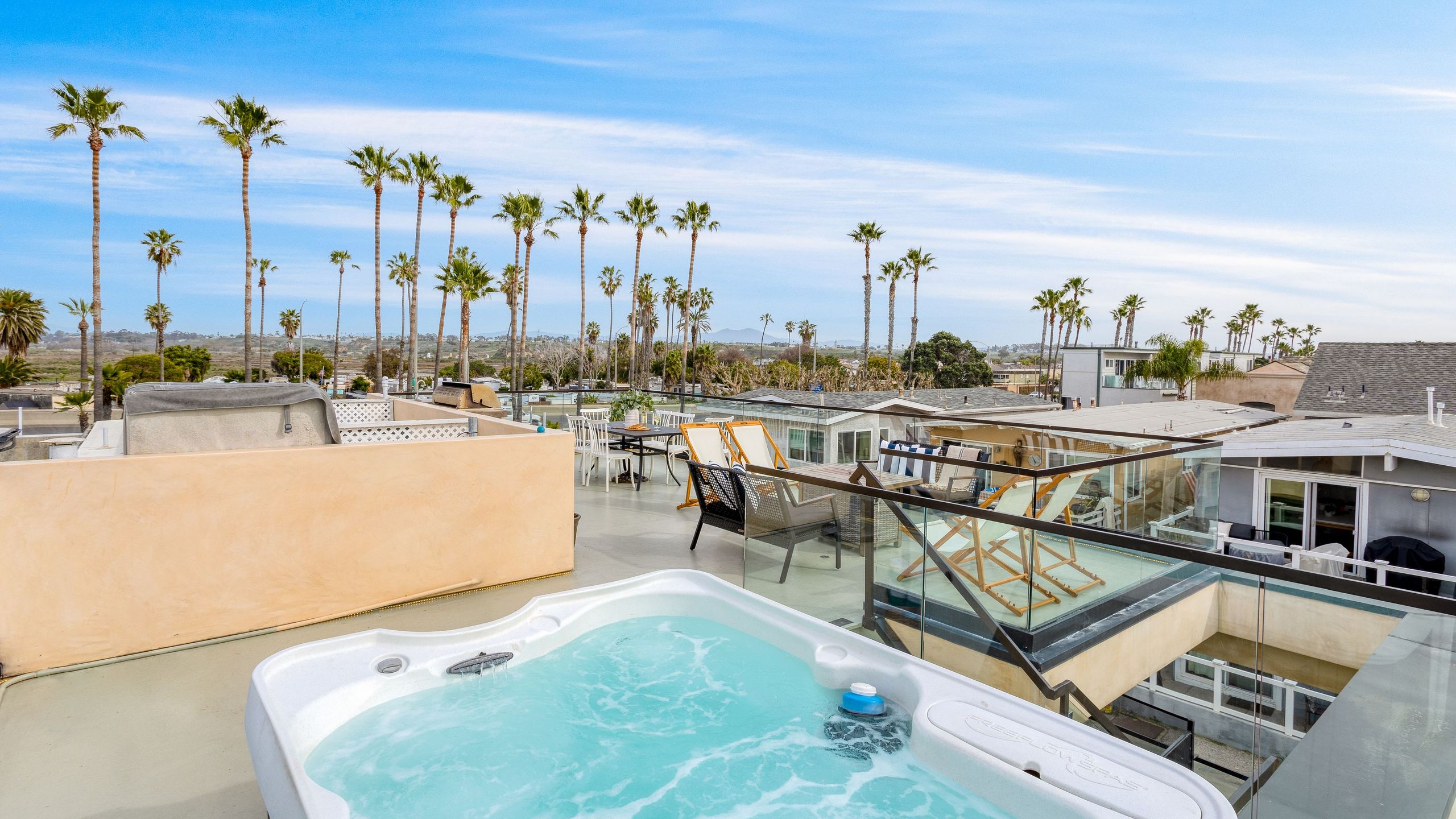 Stunning Rooftop Oasis With Hot Tub And Outdoor Kitchen - Enchanting Retreat - Newport Beach, CA