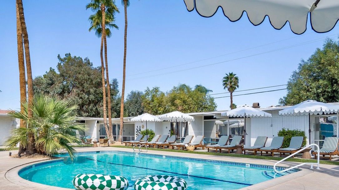 Monkey Tree By Avantstay | Sauna + Spa + Pool Access + Bikes | Minutes To Dining - Palm Springs, CA